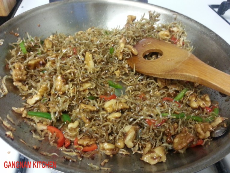 Myulchi-bokkeum (멸치볶음): Sautéed Tiny Dried Anchovies | GANGNAM KITCHEN